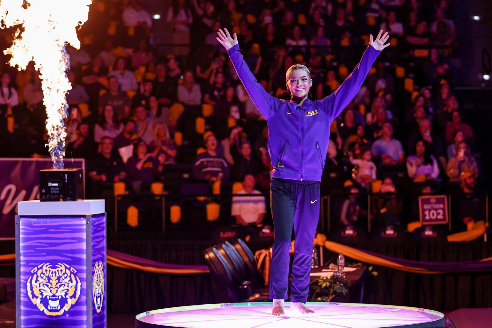 Former LSU Gymnast Livvy Dunne Demonstrates Lower-Body Strength in New ...